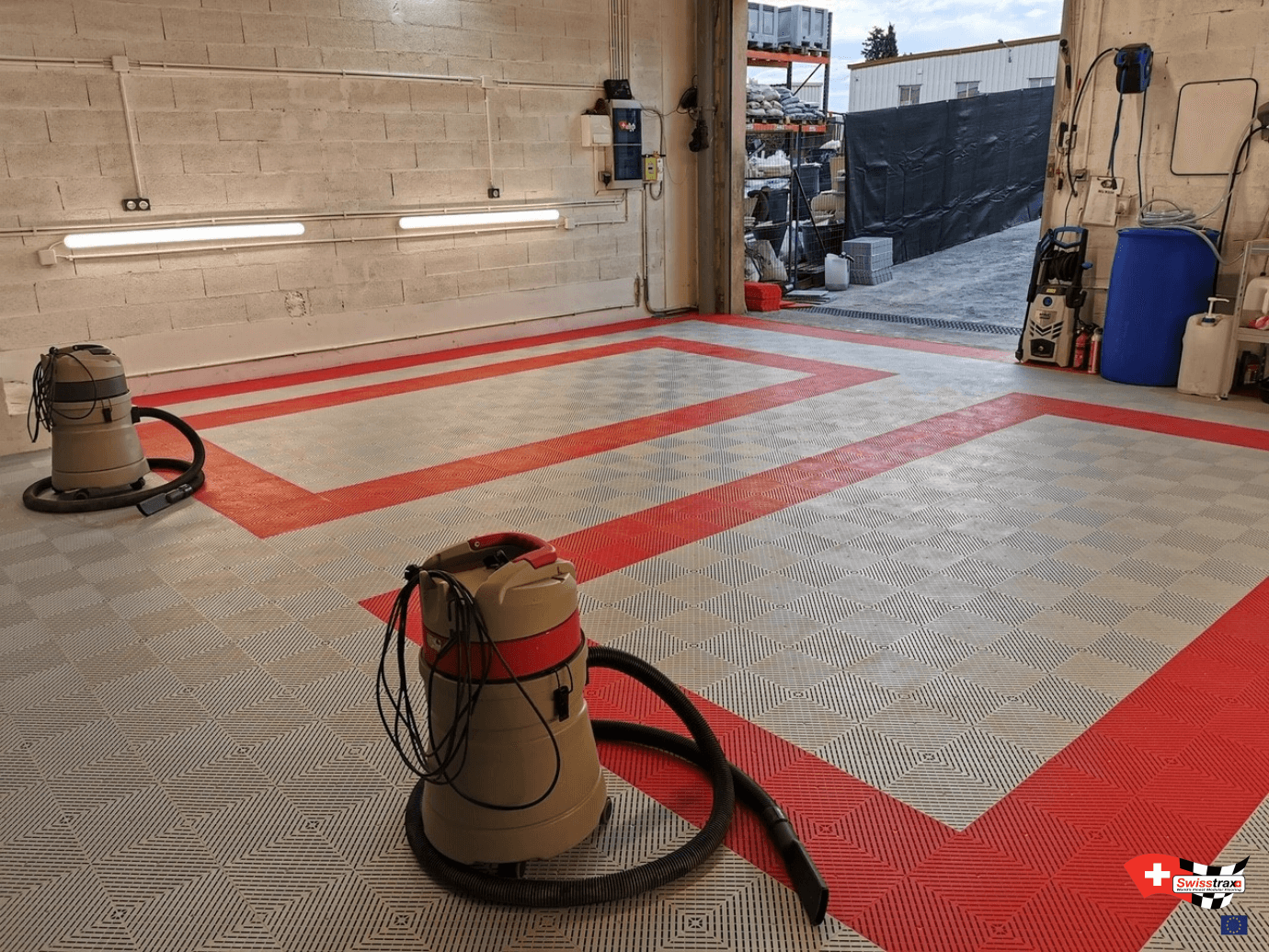 Bodenbelag für Auto-Detailing-Center von SWISSTRAX